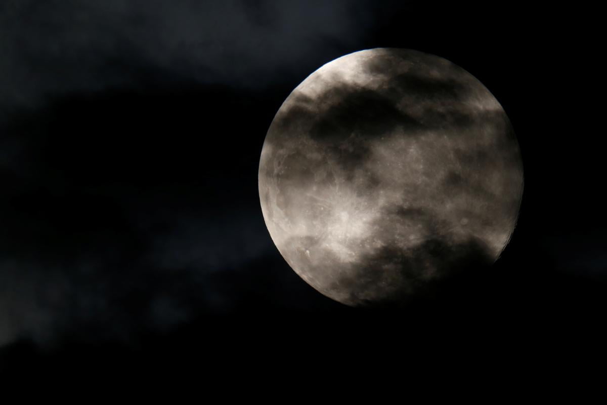 Largest supermoon of 2020 rises on a world battling COVID-19 - LAVYON