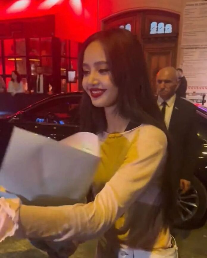 BLACKPINK's Lisa completes her debut at Crazy Horse Paris - LAVYON