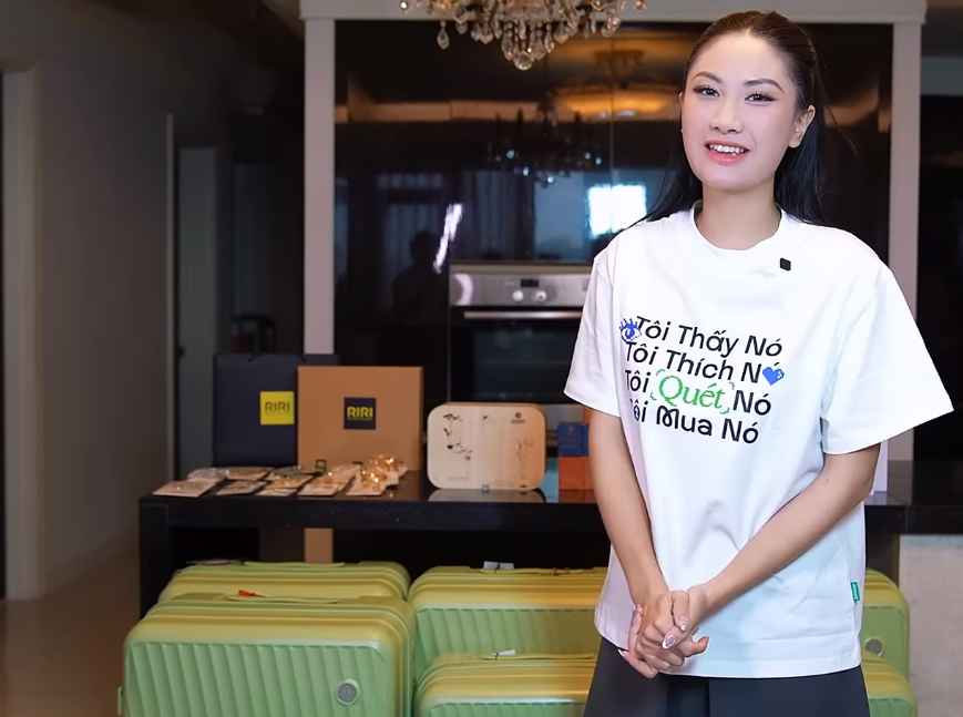 Hoa hậu Phương Linh mang 15 vali hành trang đến với Miss Cosmo 2025 ...